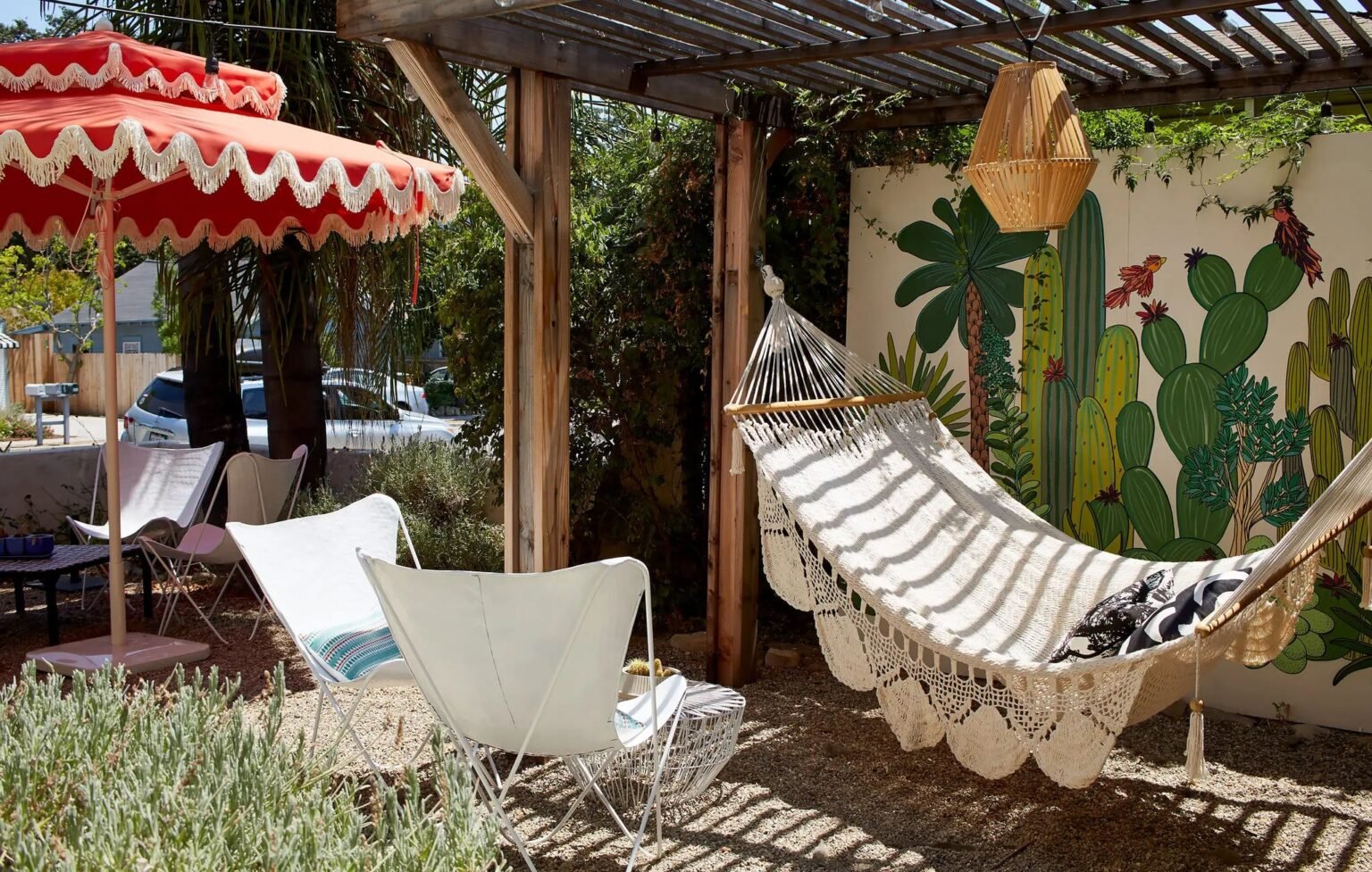 18 Backyard Decorating Ideas to Create a Beautiful Outdoor Space